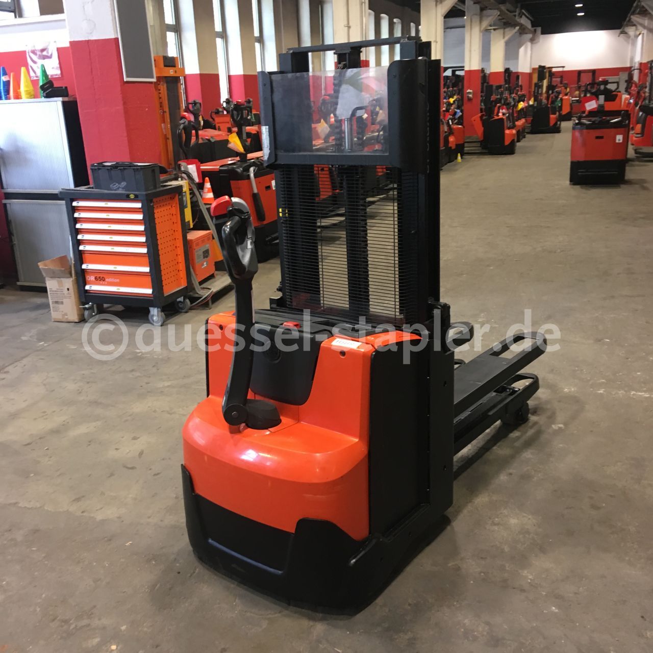 SWE 200D | Stackers | Warehouse Equipment | DUESSEL-STAPLER - all ...