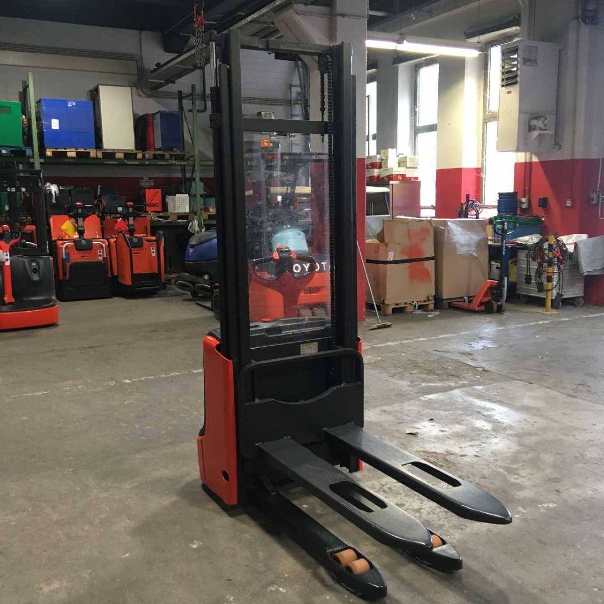 Linde | L12 | Hochhubwagen & Stapler | Deichselstapler & Lagertechnik ...